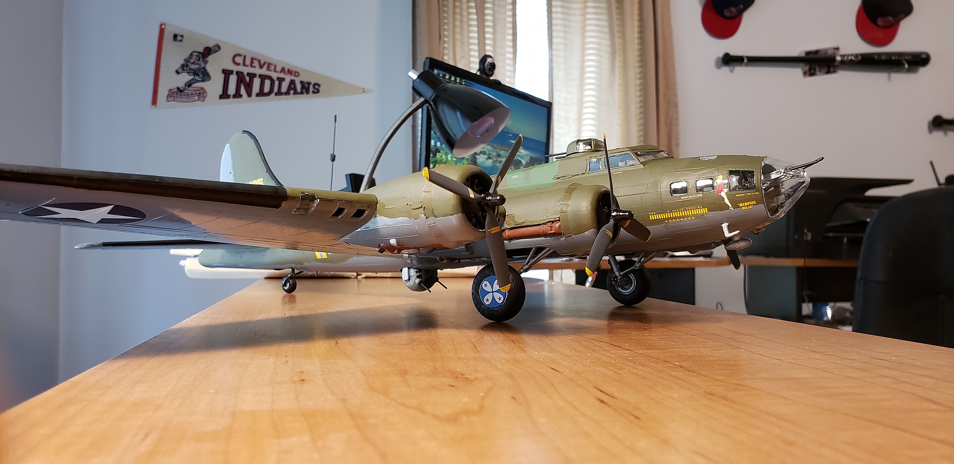 Boeing B-17F Memphis Belle -- Plastic Model Airplane Kit -- 1/48 Scale ...