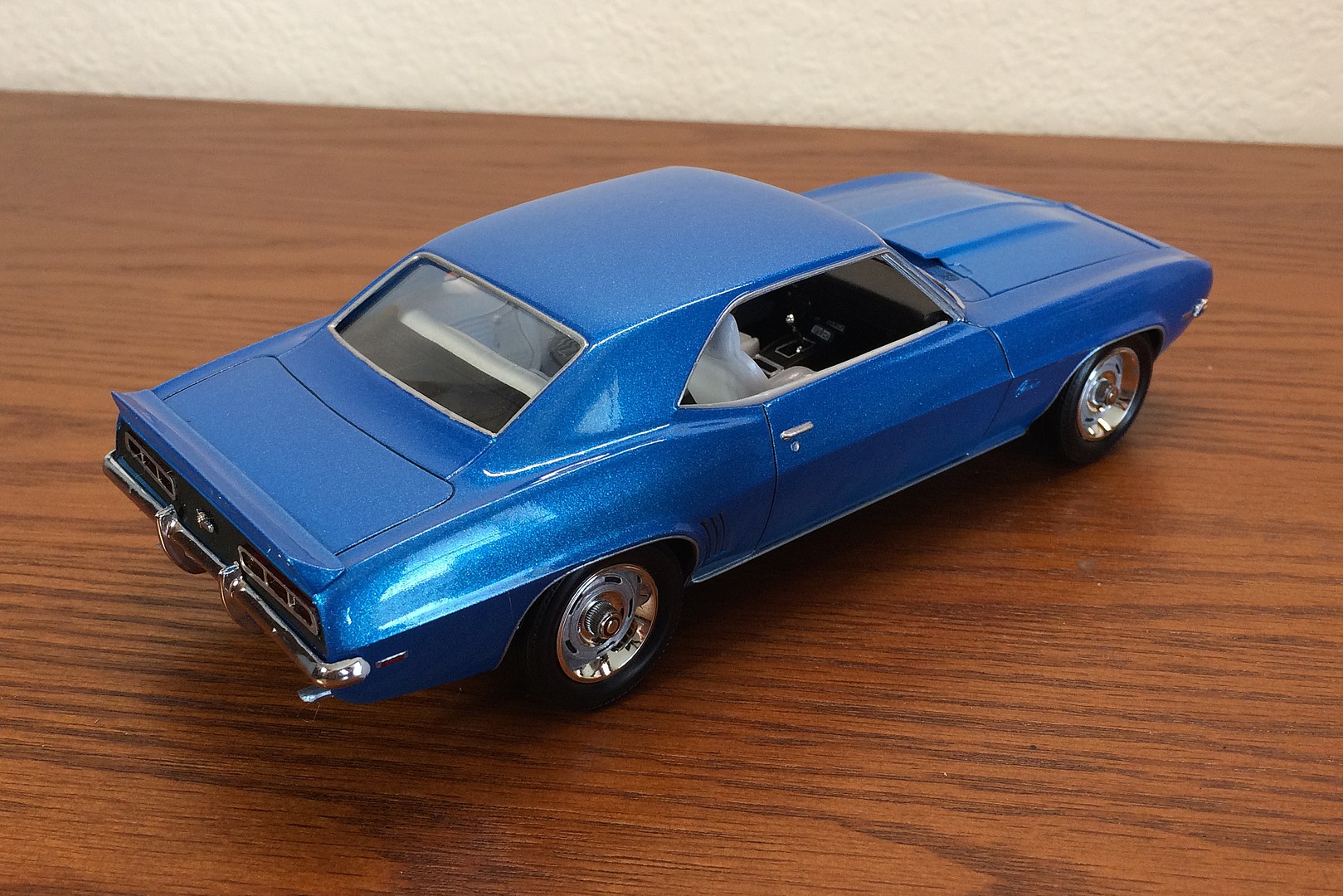 1969 Camaro Z28 RS -- Plastic Model Car Kit -- 1/25 Scale -- #857457 ...
