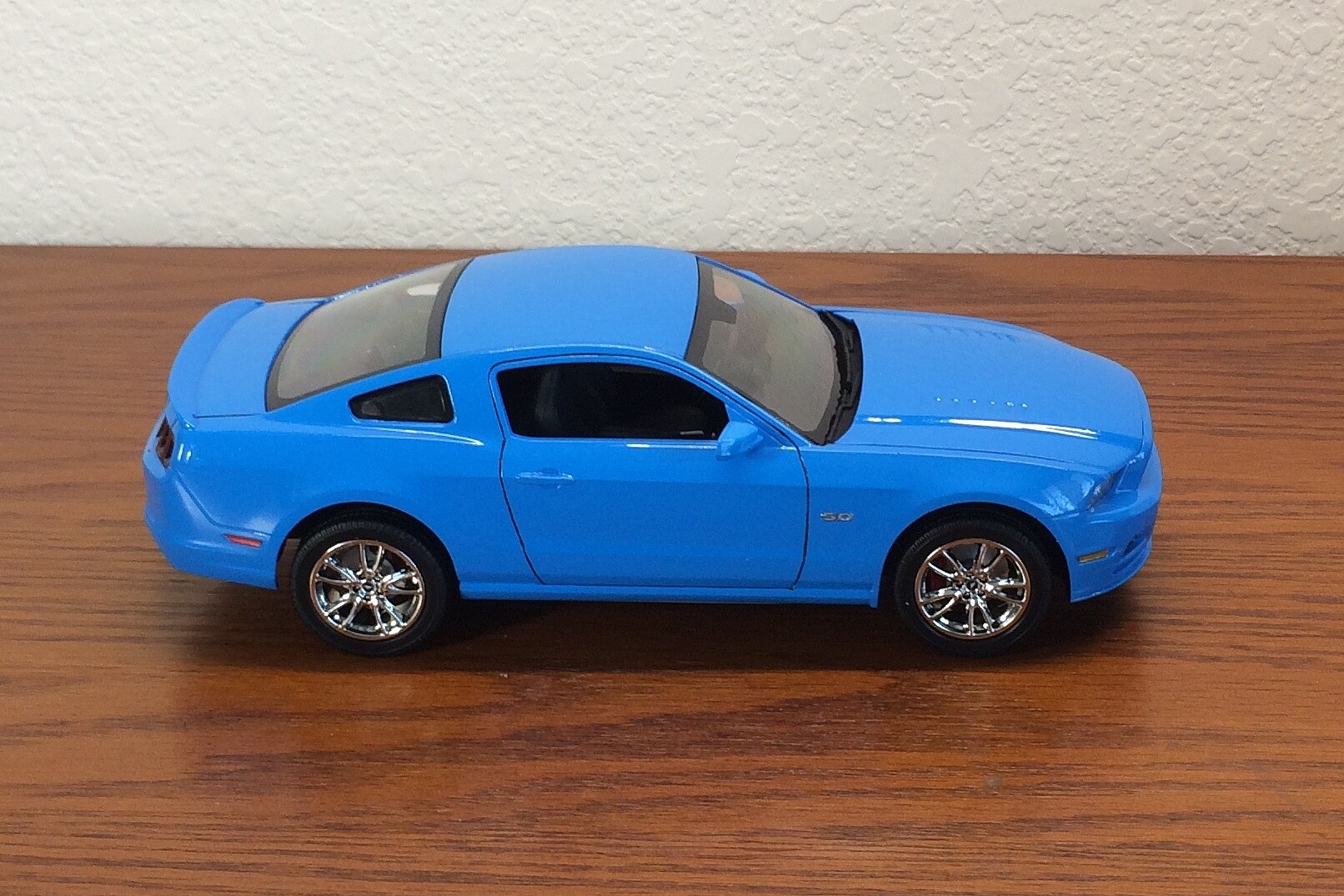Mustang GT -- Plastic Model Car Kit -- 1/25 Scale -- #854379 pictures ...