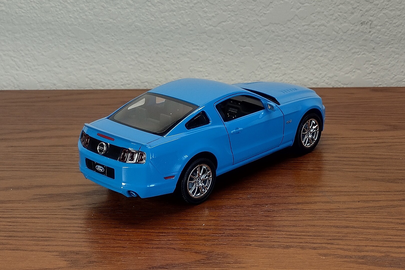 Mustang GT -- Plastic Model Car Kit -- 1/25 Scale -- #854379 pictures ...