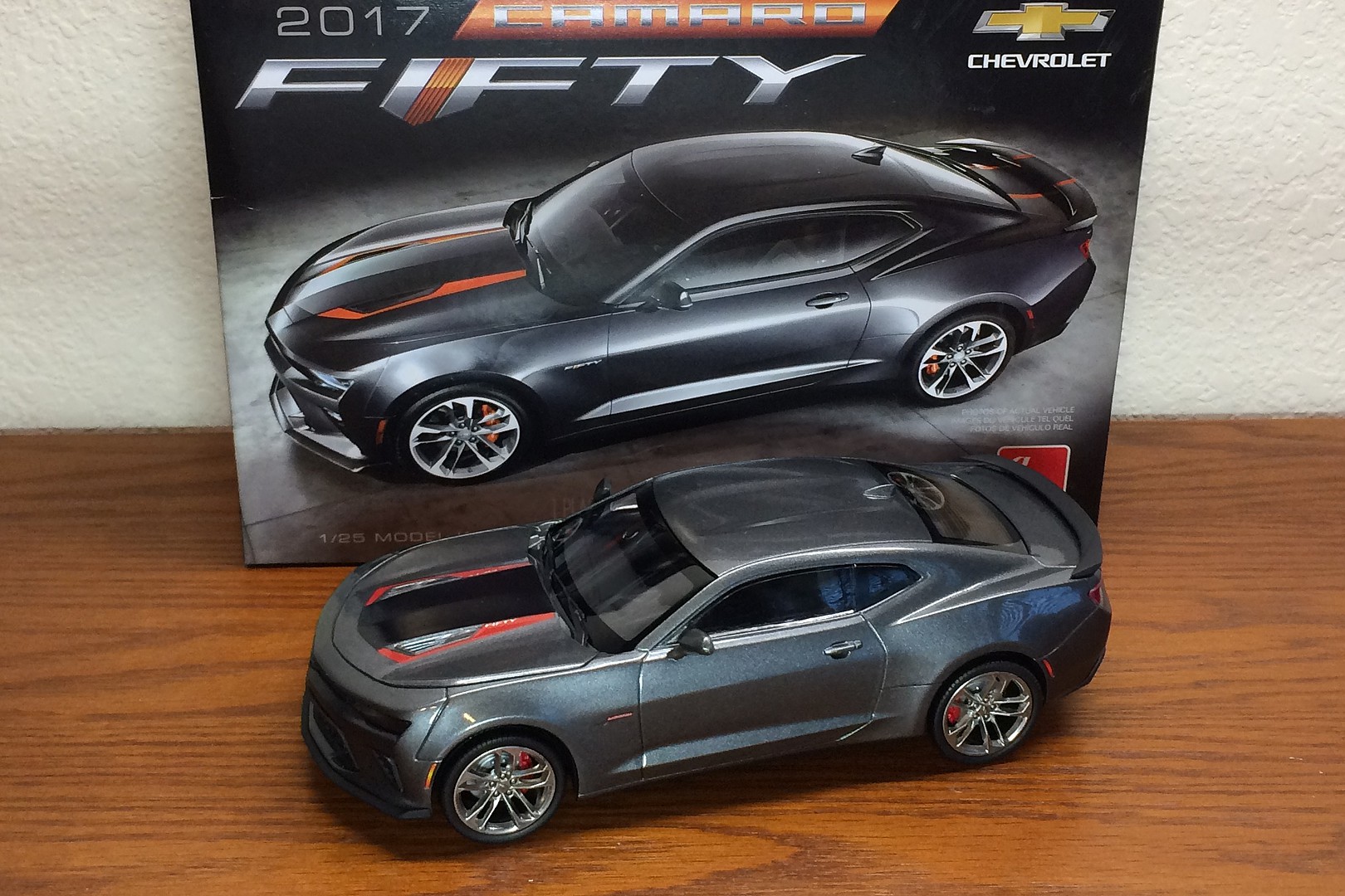 2017 Chevy Camaro 50th Anniversary -- Plastic Model Car Kit -- 1/25 ...