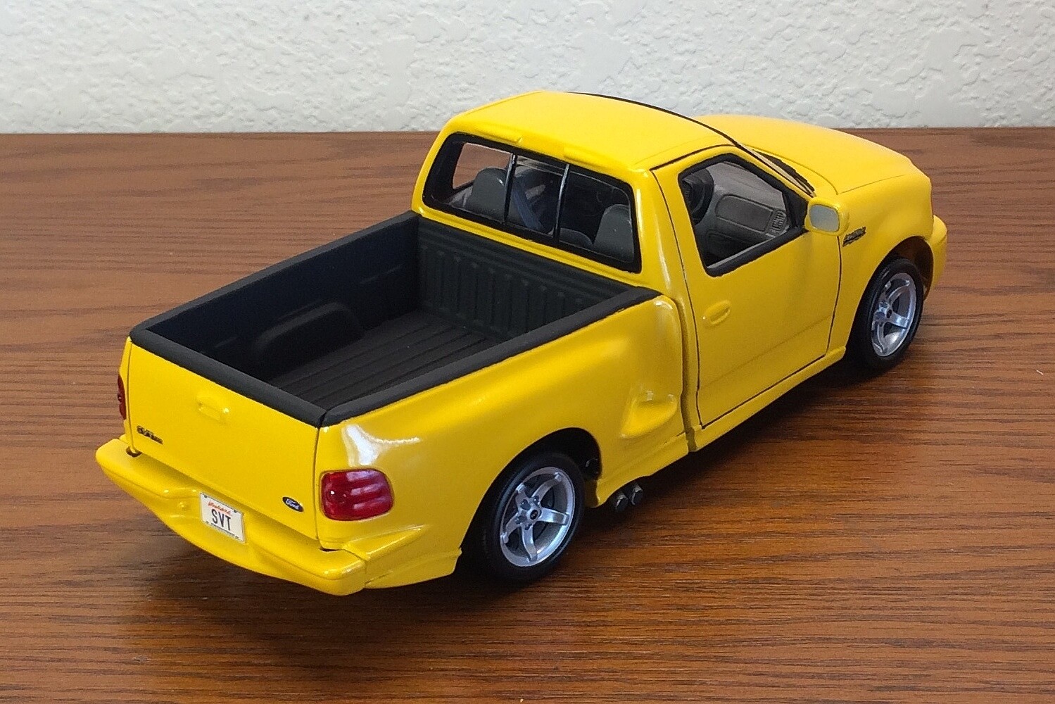 Brian's Ford F150 SVT Lightning - Plastic Model Truck Kit Pictures