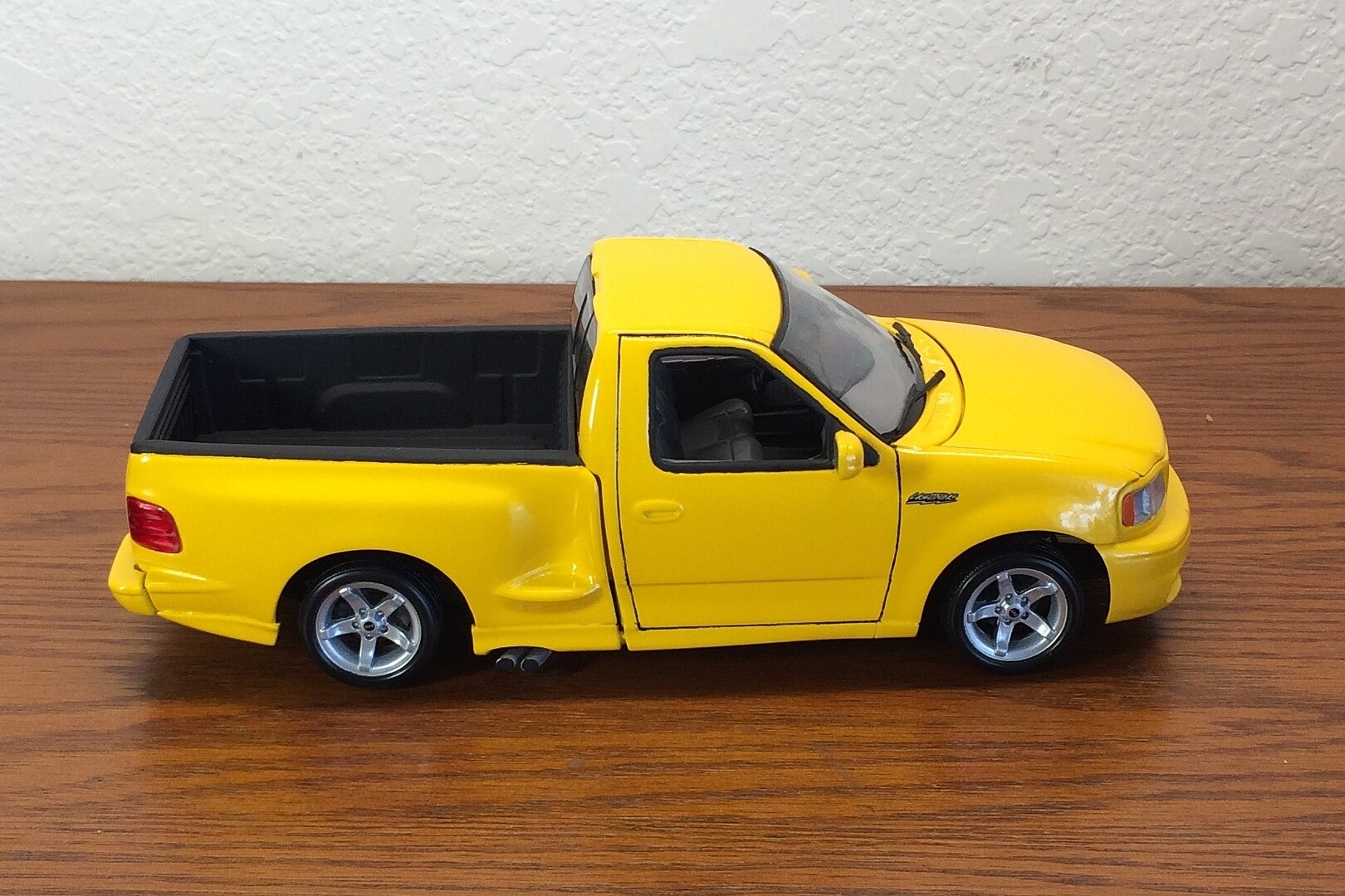 Brian's Ford F150 SVT Lightning - Plastic Model Truck Kit Pictures