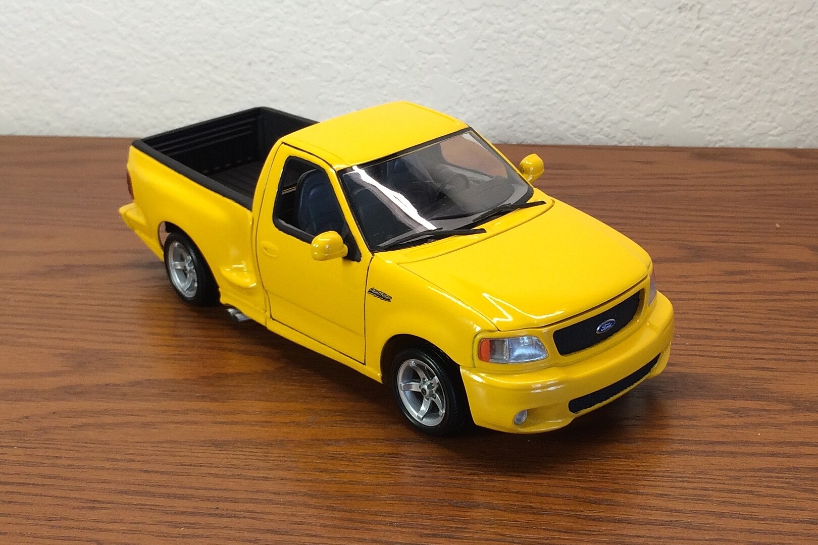 Brian's Ford F150 SVT Lightning - Plastic Model Truck Kit Pictures