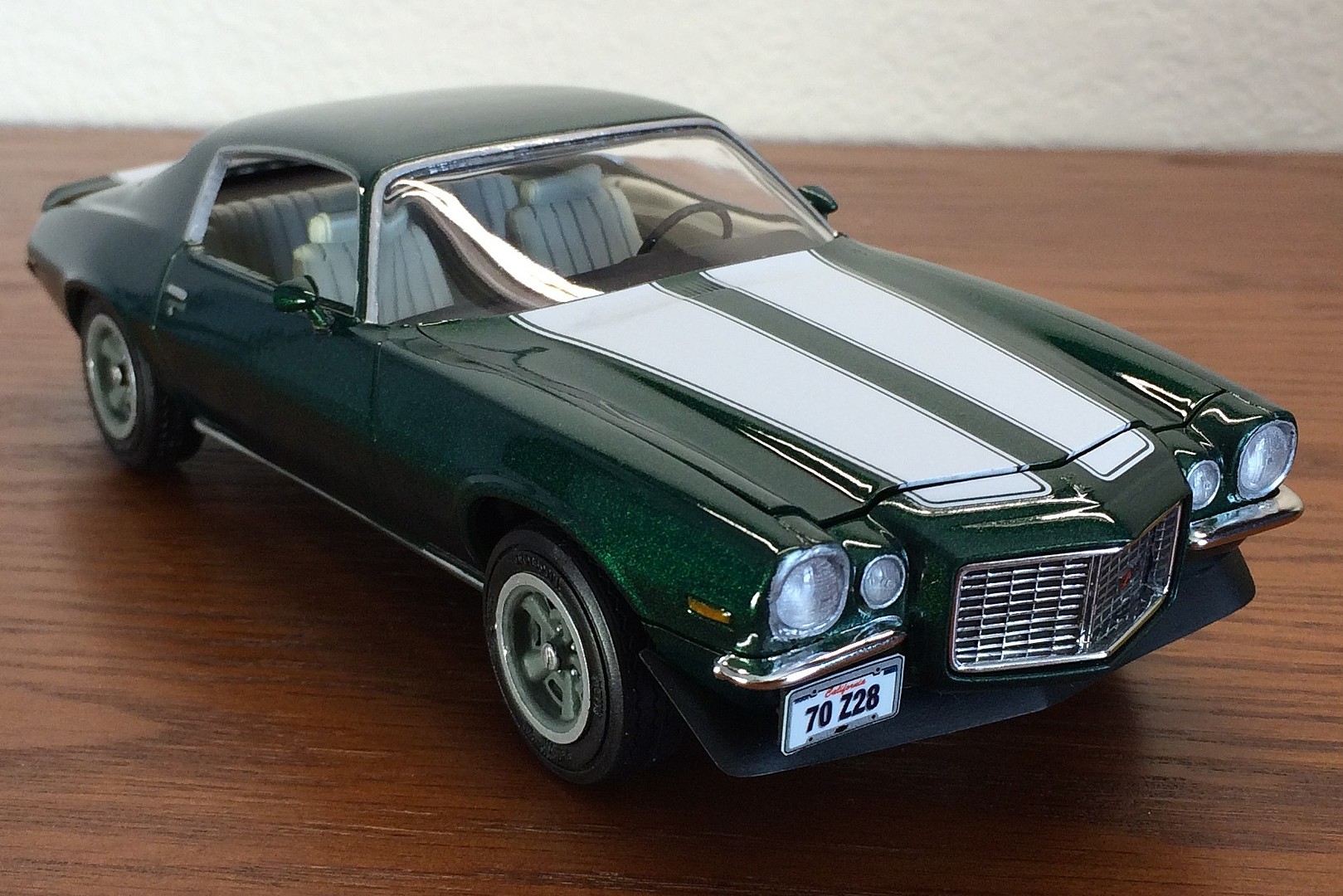 Chevy Camaro Z28 1970 1/2 -- Plastic Model Car Kit -- 1/25 Scale ...