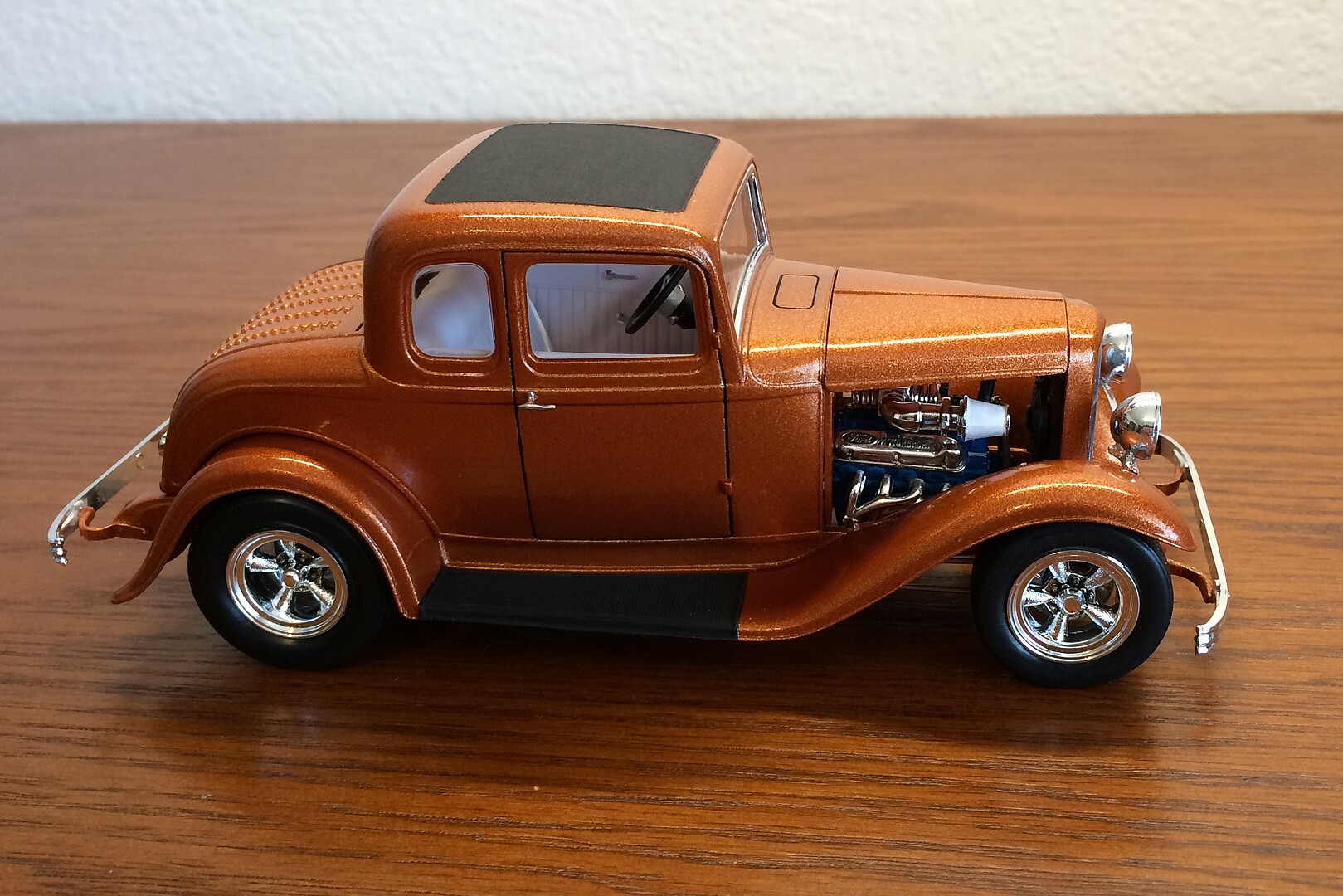 1932 Ford 5 Window Coupe -- Plastic Model Car Kit -- 1/25 Scale ...