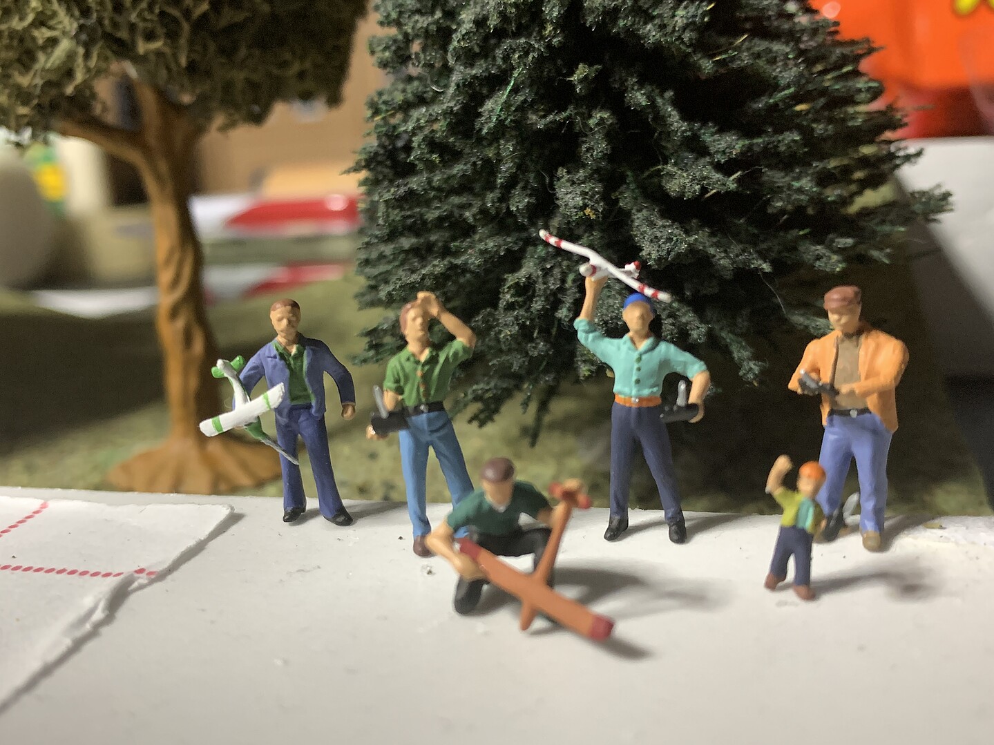 Modellers with Airplanes -- HO Scale Model Railroad Figure -- #15887 ...