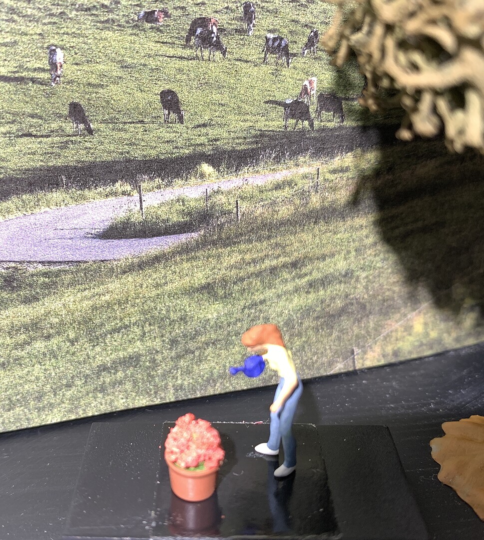 Watering the Flowers -- Model Railroad Figure -- HO Scale -- #28103 ...