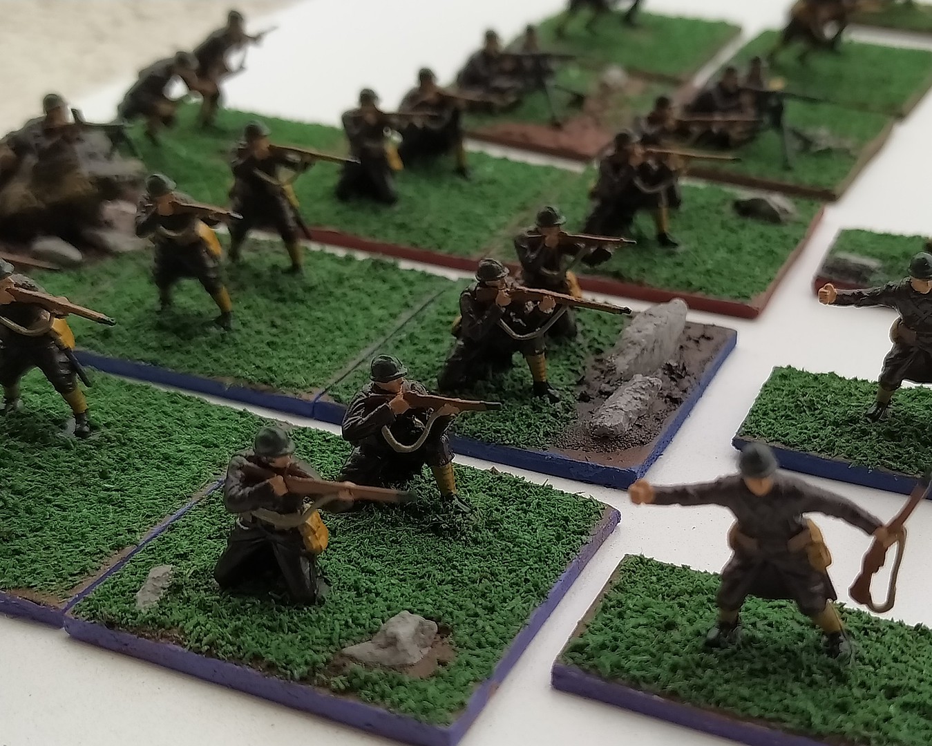 WWII French Infantry (40) -- Plastic Model Military Figure -- 1/72 ...