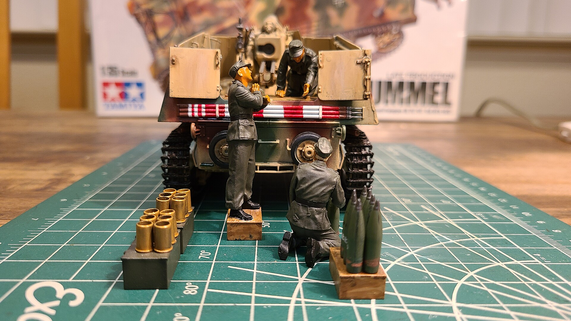 German SdKfz 165 Hummel Heavy Self-Propelled Howitzer -- Plastic Model ...