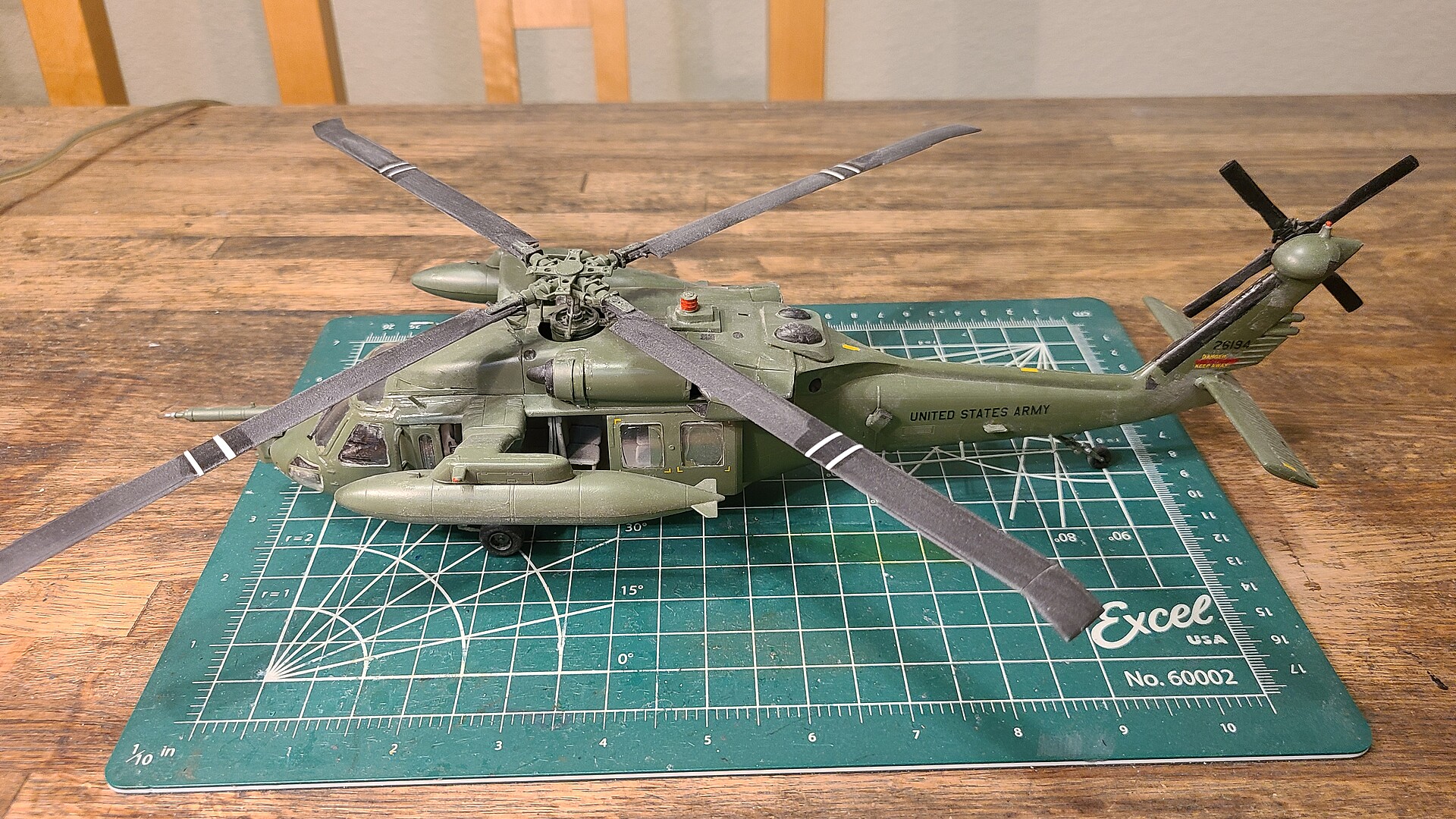 UH-60/MH-60 Black Hawk -- Plastic Model Airplane Kit -- 1/48 Scale ...