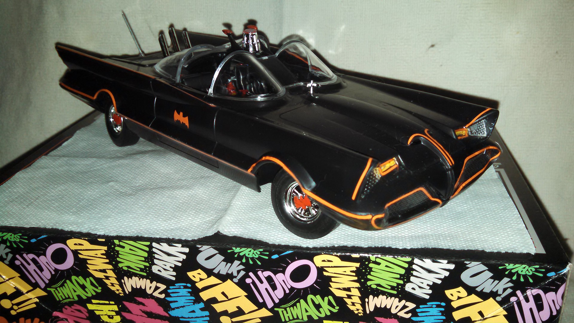 1966 Batmobile with Robin -- Plastic Model Car Kit -- 1/25 Scale -- # ...