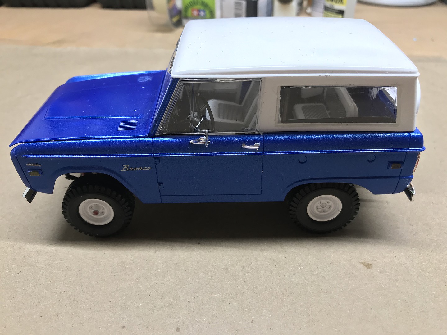Ford Bronco -- Plastic Model Truck Kit -- 1/25 Scale -- #85-4320 ...