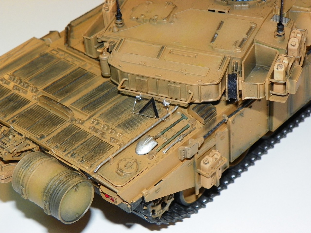 British MBT Challenger I Tank -- Plastic Model Military Vehicle Kit ...