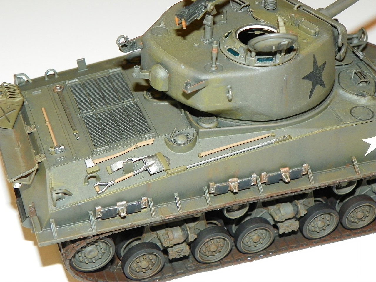 US Medium Tank M4A3E8 Sherman ''Easy Eight'' -- Plastic Model Military Vehicle Kit -- 1/35 ...