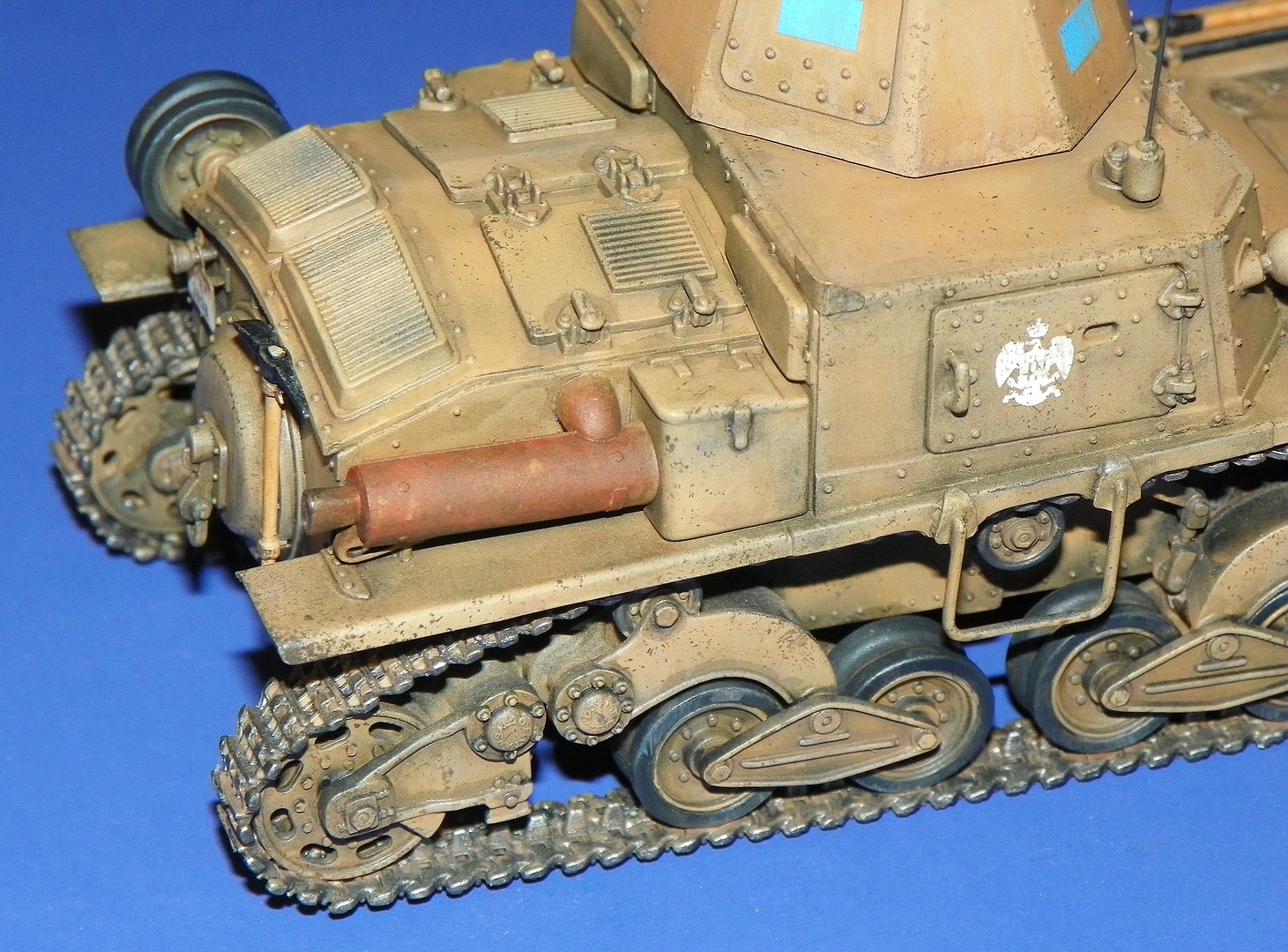 Italian Light Tank L6/40 (Italeri) -- Plastic Model Military Vehicle ...