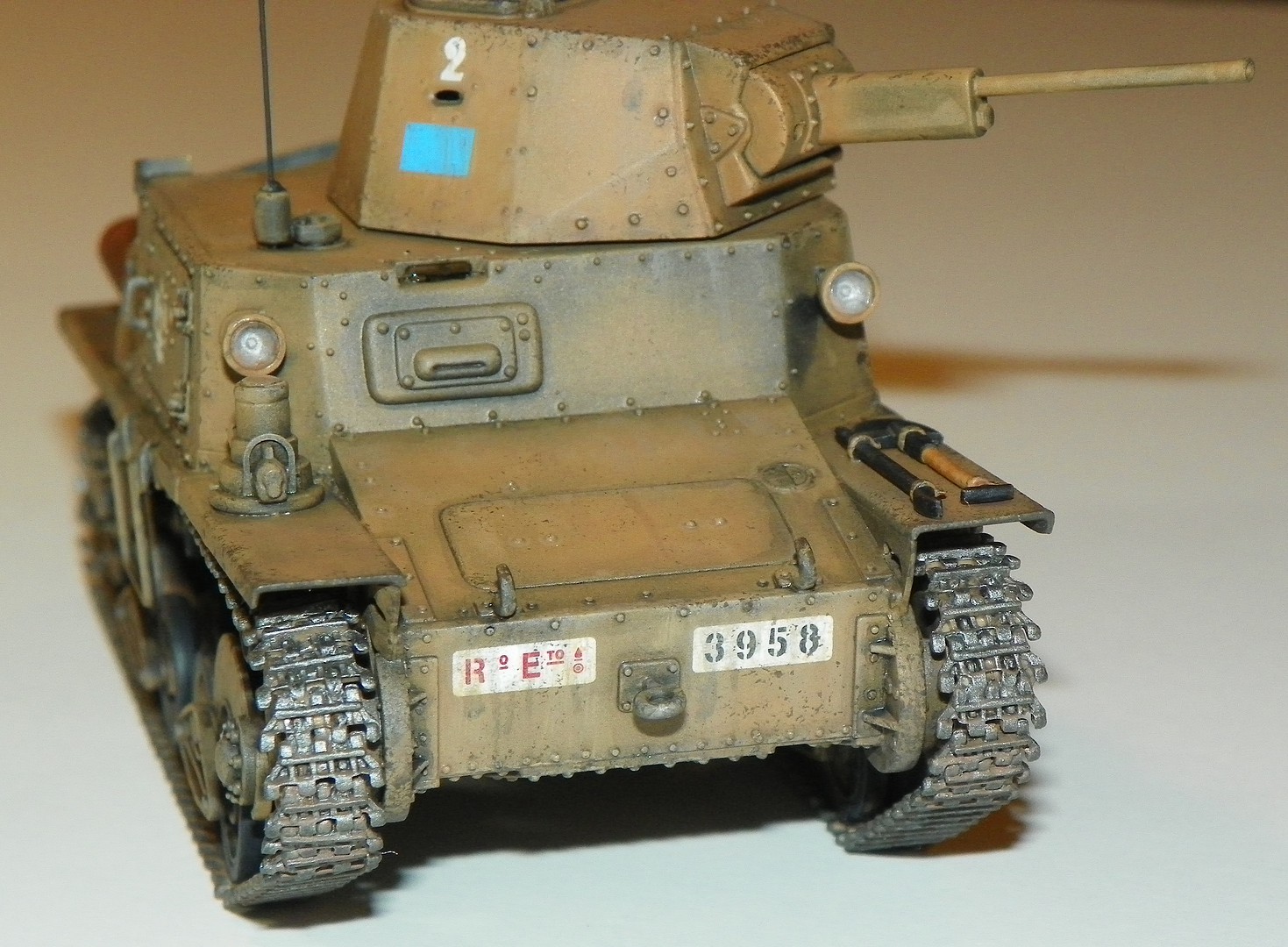 Italian Light Tank L6/40 (Italeri) -- Plastic Model Military Vehicle ...