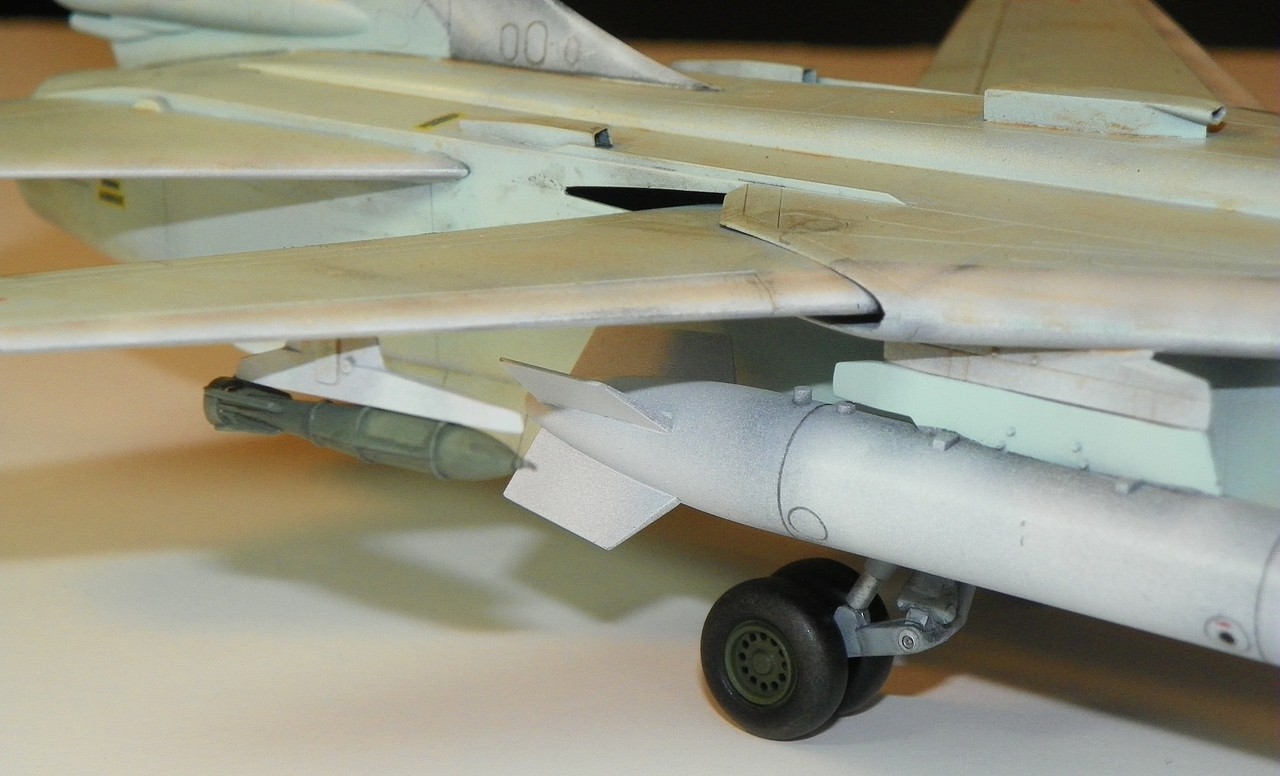 Sukhoi Su24 Soviet Front Bomber -- Plastic Model Airplane Kit -- 1/72 ...