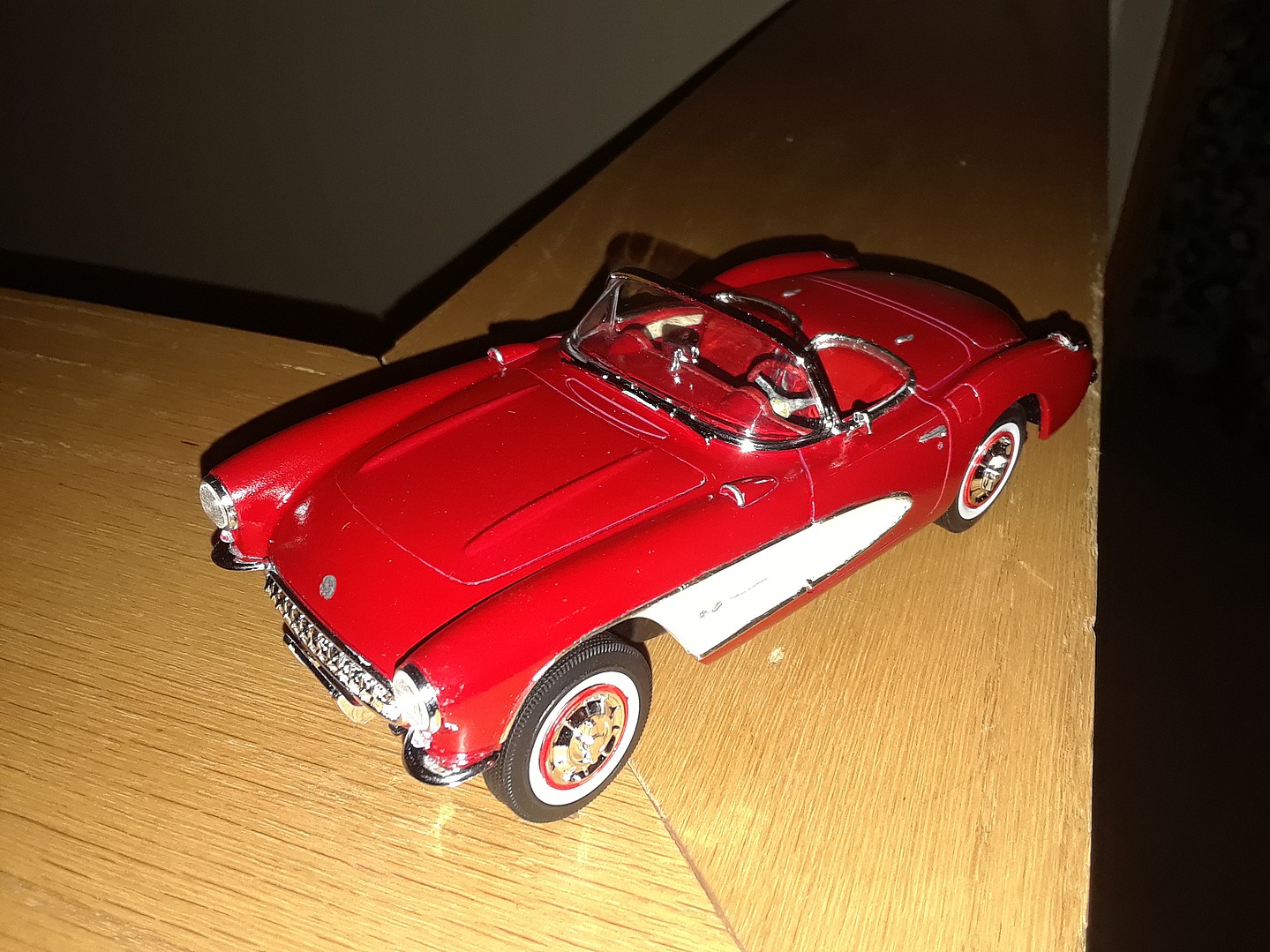 1957 Corvette Convertible White C.Lewis -- Plastic Model Car Kit -- 1/ ...
