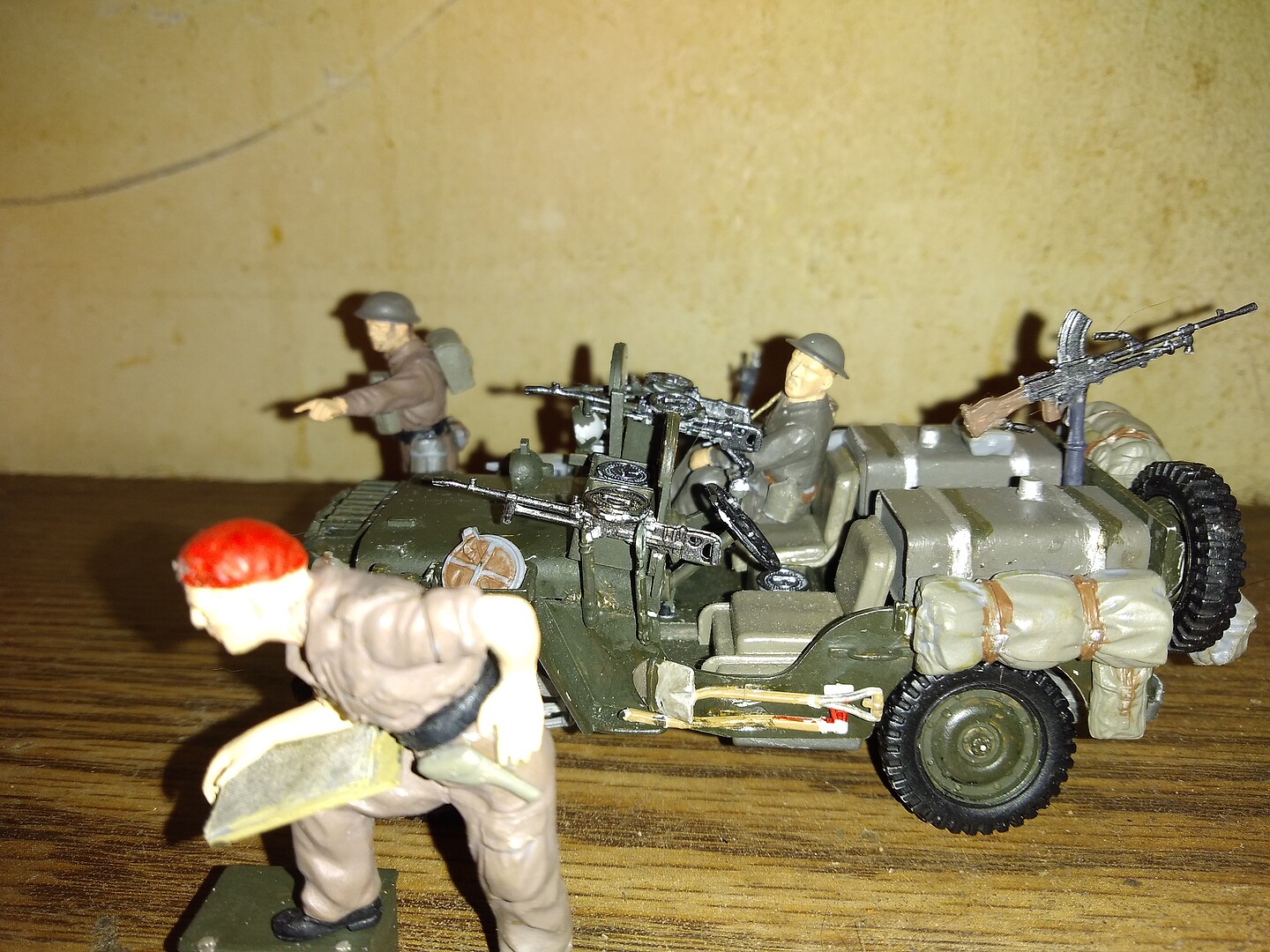 British SAS Commando 1944 w/2 Figure -- Plastic Model Military Vehicle ...