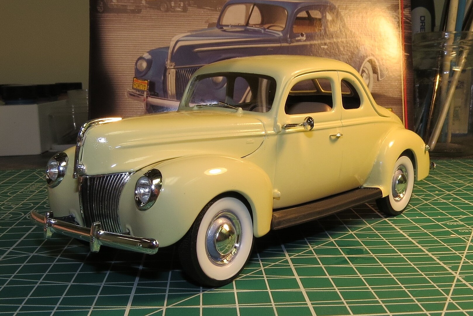 1940 Ford Standard Coupe -- Plastic Model Car Kit -- 1/25 Scale ...