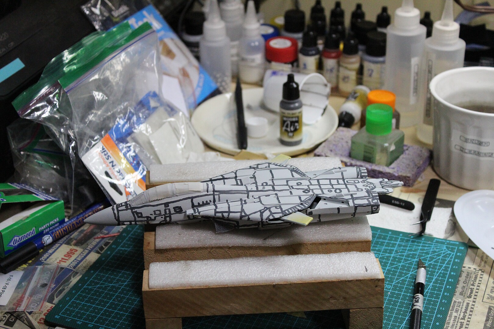 F14A VF143 Pukin Dogs USN Fighter -- Plastic Model Airplane Kit -- 1/72 ...