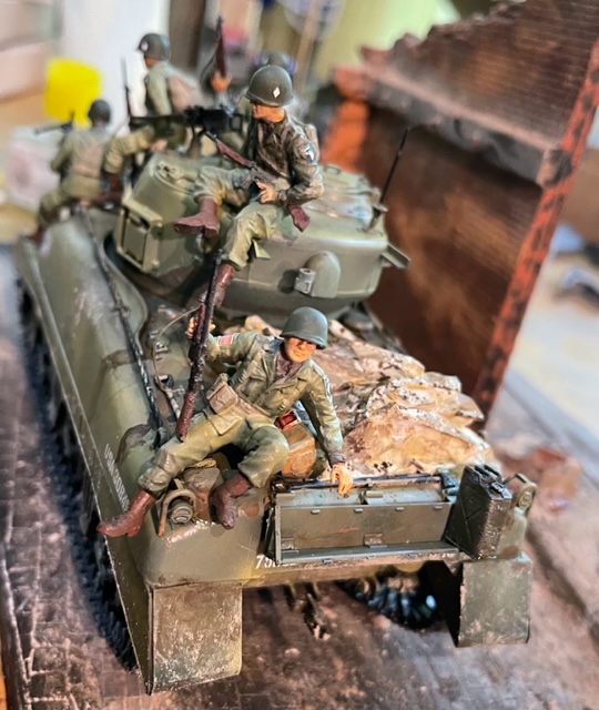 101th Sq US Paratroopers & British Tankmen France 1944 -- Plastic Model ...