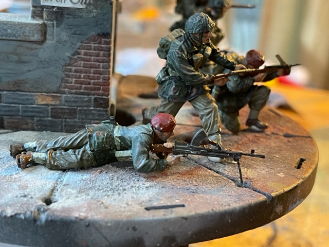 WWII British Paratroops A -- Plastic Model Military Figure Kit -- 1/35 ...