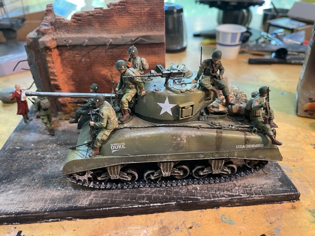 M4A1 Sherman Tank w/US Infantry -- Plastic Model Military Vehicle Kit ...