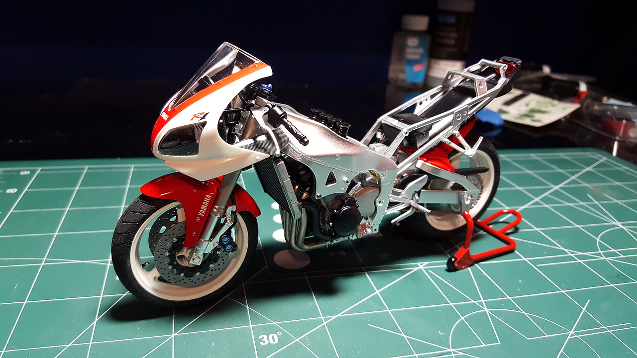 Yamaha YZF-R1Bike -- Plastic Model Motorcycle Kit -- 1/12 Scale ...