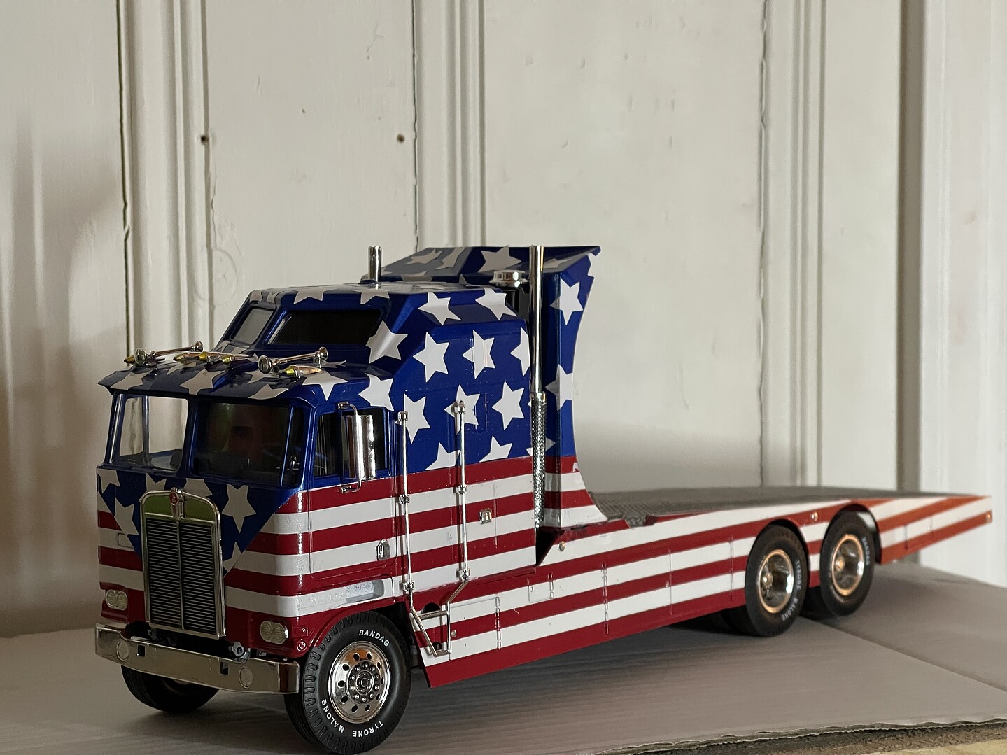 Hideout Transporter Kenworth -- Plastic Model Truck Kit -- 1/25 Scale ...