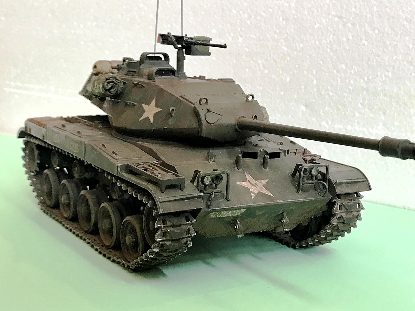 US M41 Walker Bulldog -- Plastic Model Military Vehicle Kit -- 1/35 ...