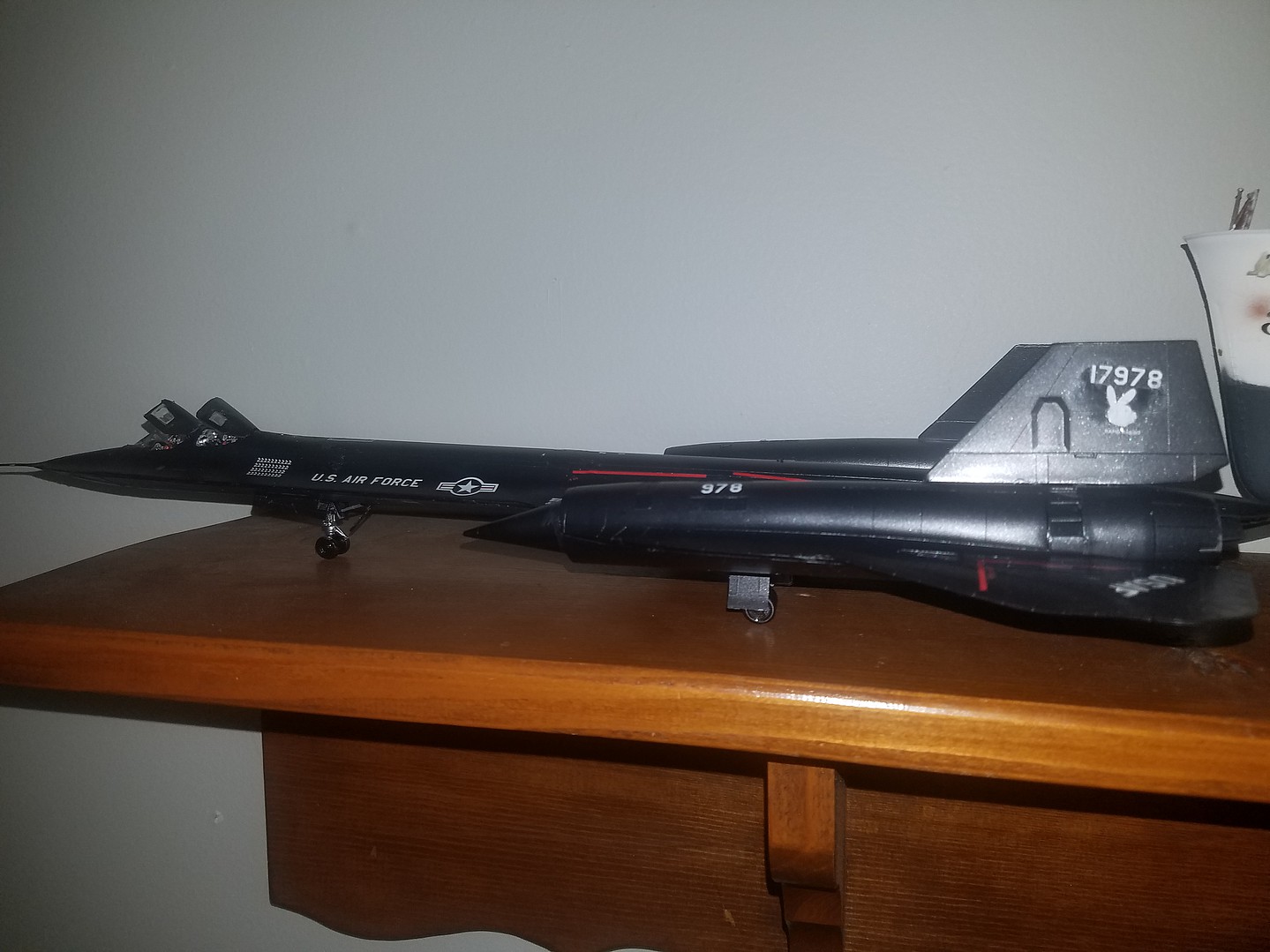 SR-71A Blackbird -- Plastic Model Airplane Kit -- 1/72 Scale -- #855810 ...