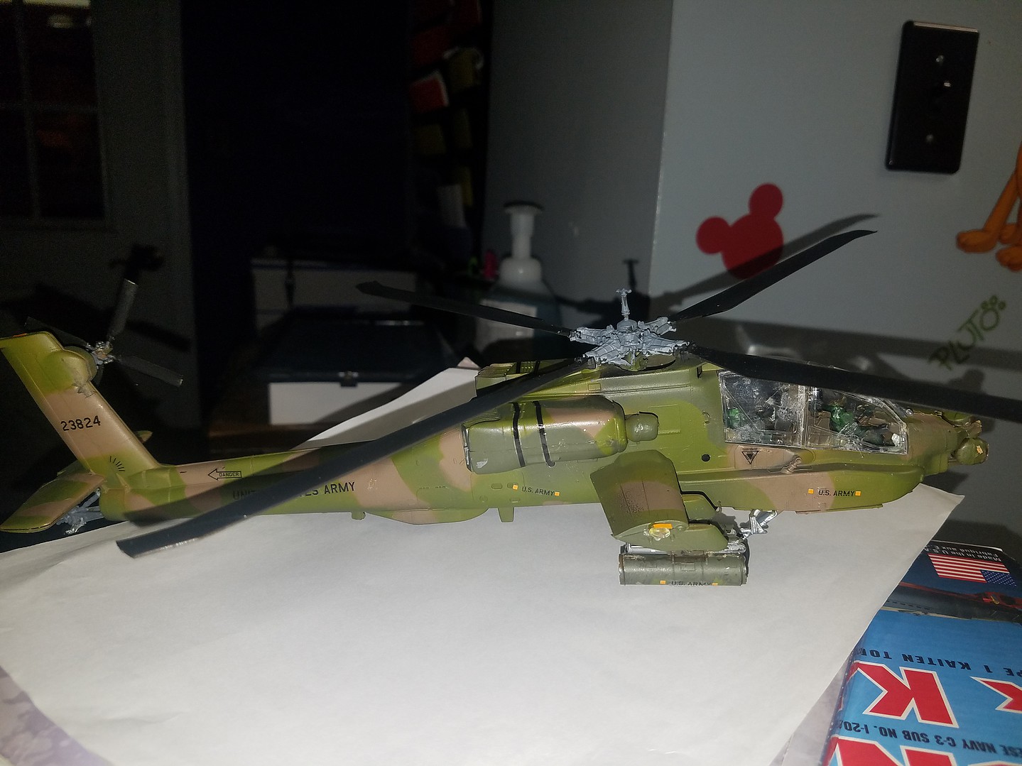 AH-64 Apache -- Plastic Model Helicopter Kit -- 1/48 Scale -- #855443 ...