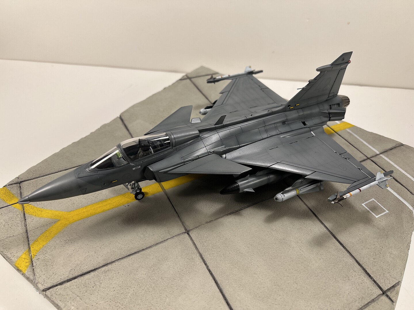 JAS 39 A Gripen -- Plastic Model Airplane Kit -- 1/48 Scale -- #552638 ...