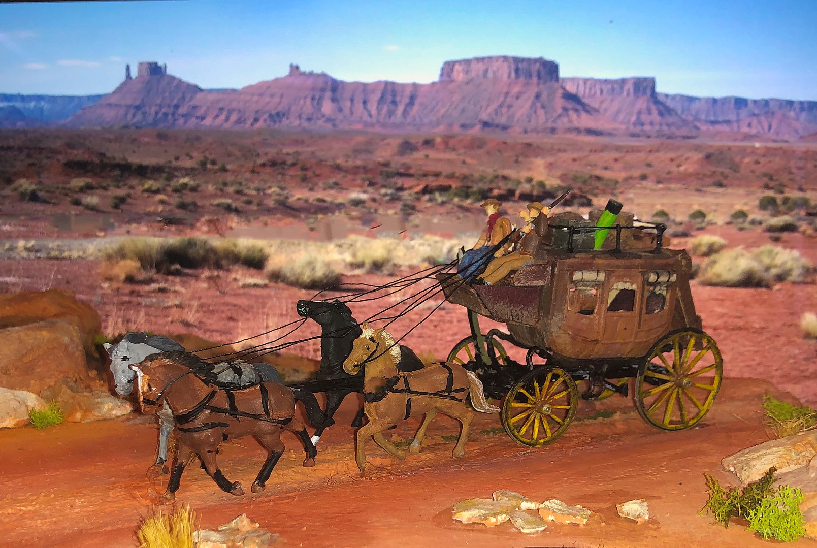 Stagecoach with Horses and Figures Set -- Western Plastic Model Kit ...