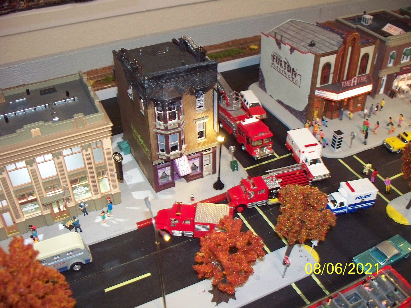 Theatre Built & Ready Structure w/ Lights -- HO Scale Model Railroad ...