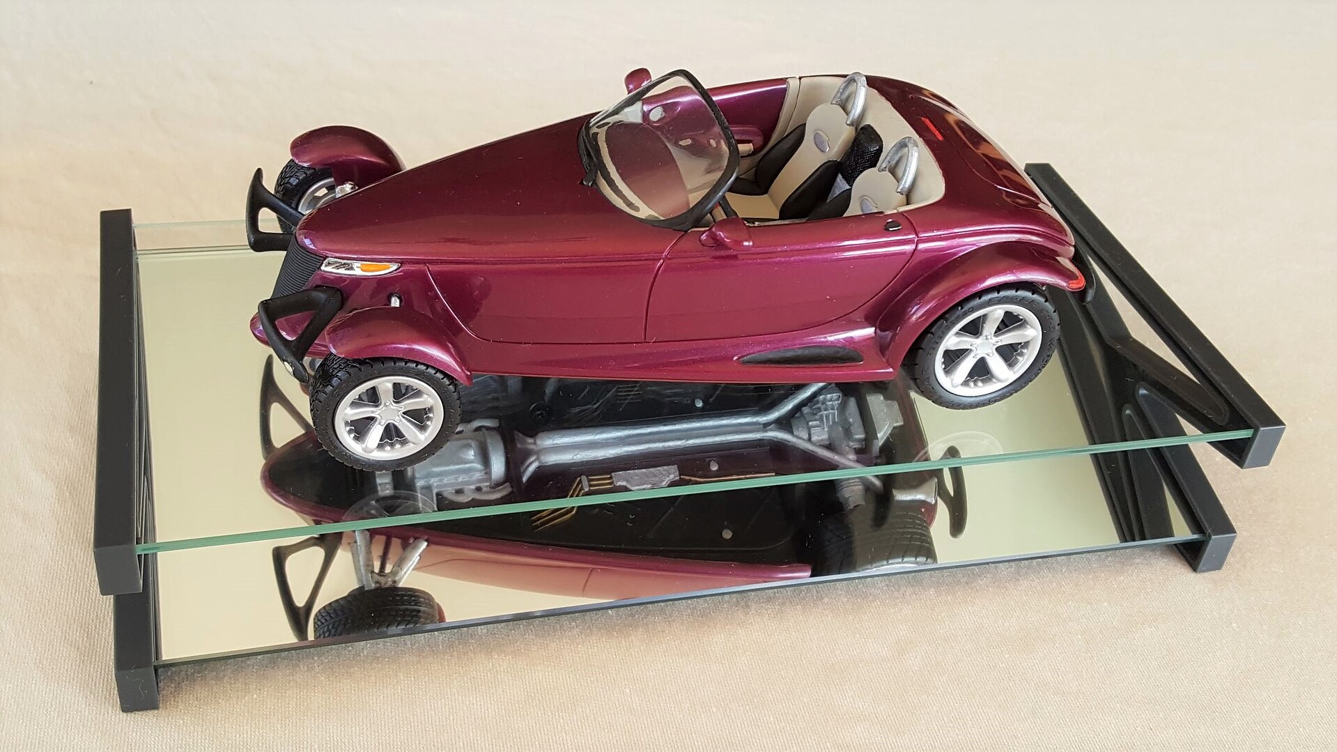 1/24-1/20 Showtime X-Frame Display Stand w/Glass & Mirror -- Plastic ...