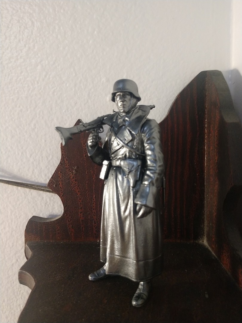 German Machine Gunner Soldier -- Plastic Model Military Figure Kit -- 1 ...