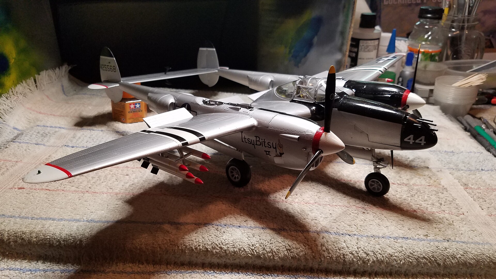 P38L-5-LO Lightning Fighter -- Plastic Model Airplane -- 1/32 Scale ...