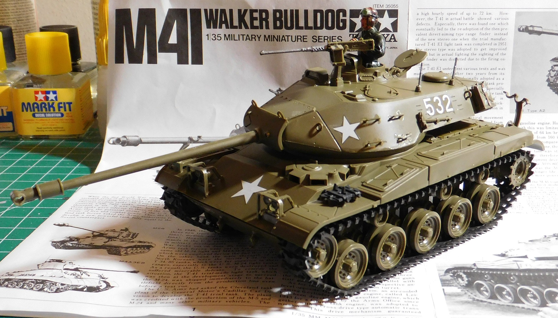 US M41 Walker Bulldog -- Plastic Model Military Vehicle Kit -- 1/35 Scale -- #35055 pictures by ...