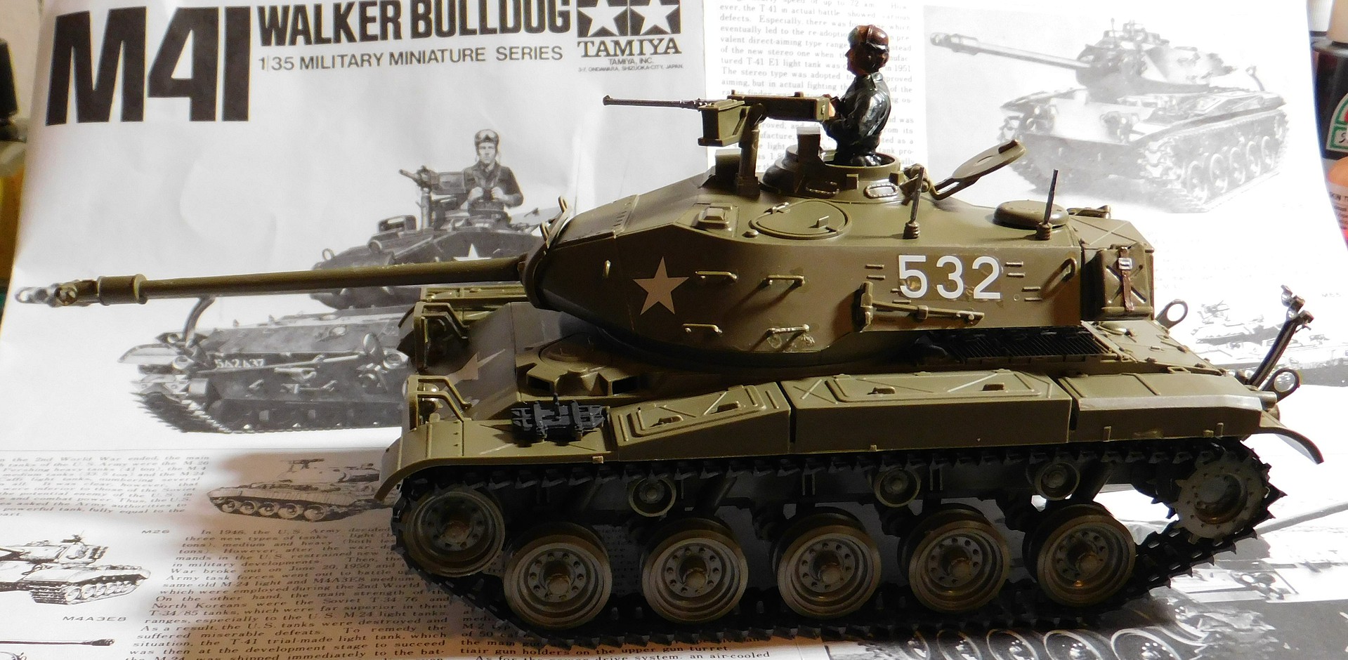 US M41 Walker Bulldog -- Plastic Model Military Vehicle Kit -- 1/35 Scale -- #35055 pictures by ...