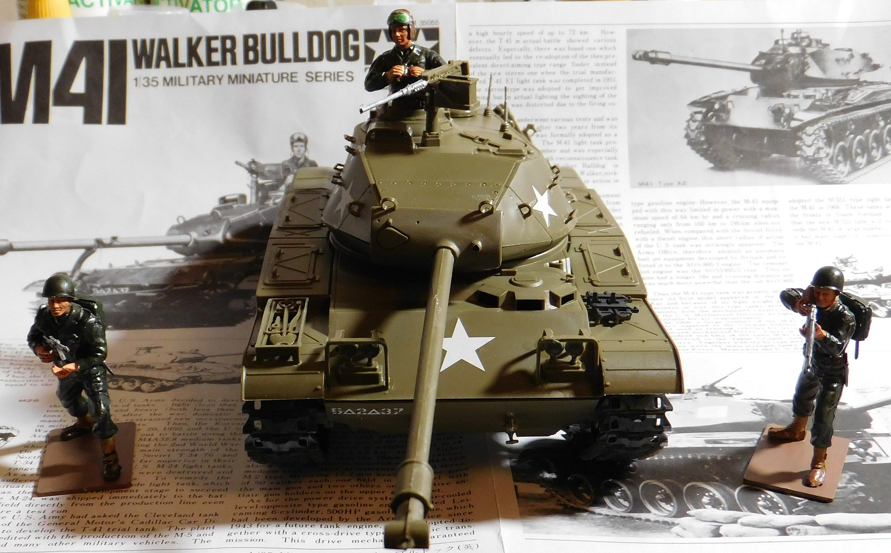 US M41 Walker Bulldog -- Plastic Model Military Vehicle Kit -- 1/35 ...