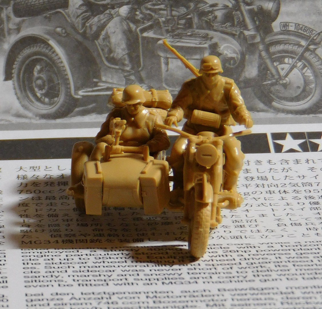 German Motorcycle and Sidecar WWII -- Plastic Model Motorcycle Kit -- 1 ...