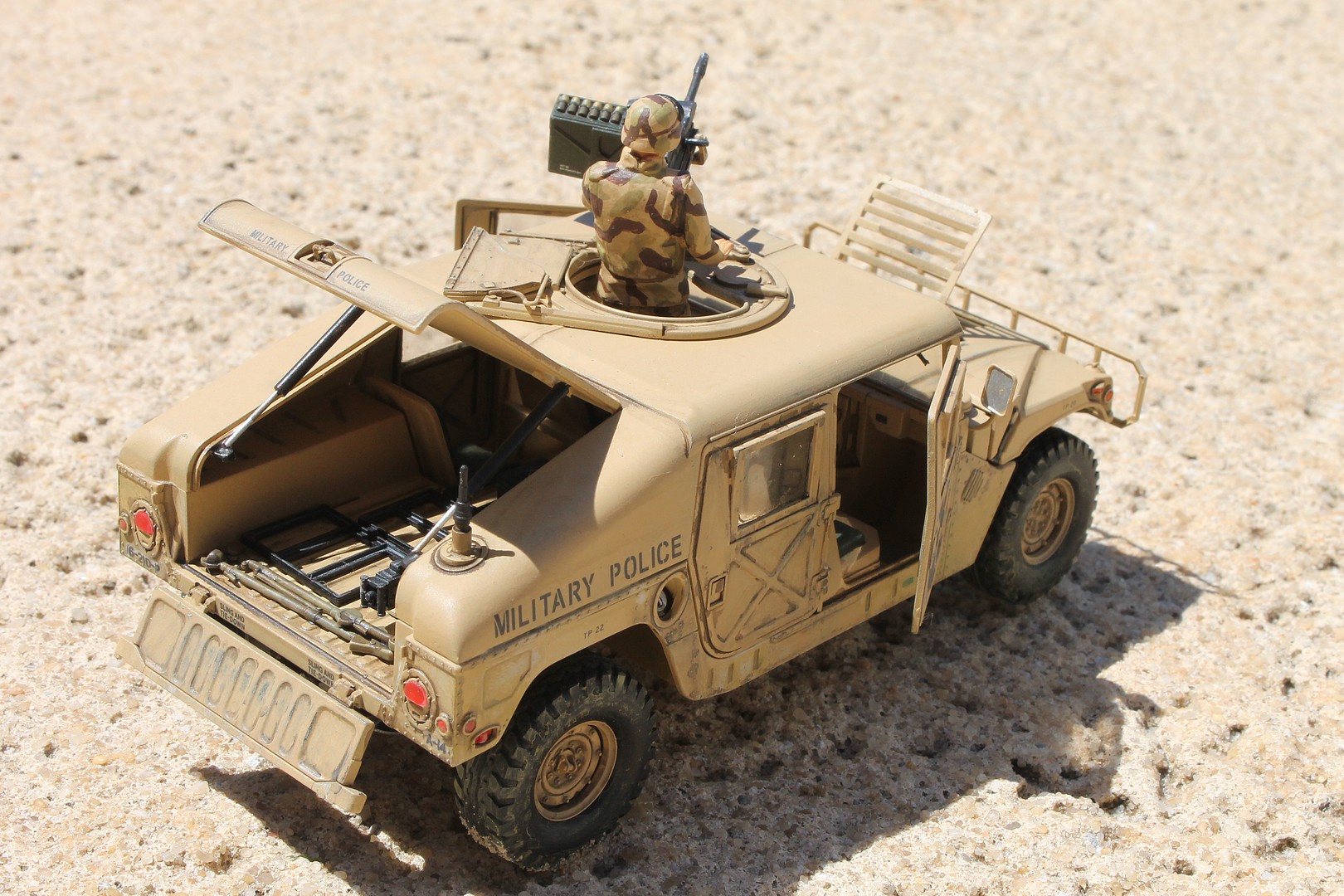 Humvee M1025 Armament Carrier -- Plastic Model Military Vehicle Kit ...