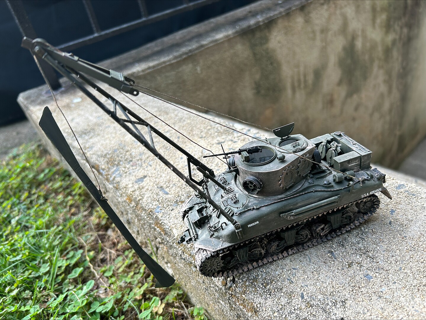 M32B1 Armored Recovery Vehicle -- Plastic Model Military Vehicle Kit ...