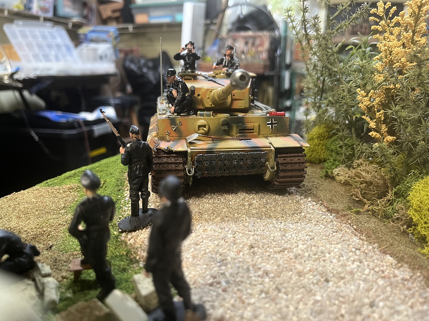 German Tiger I Mid Production Tank -- Plastic Model Military Vehicle ...