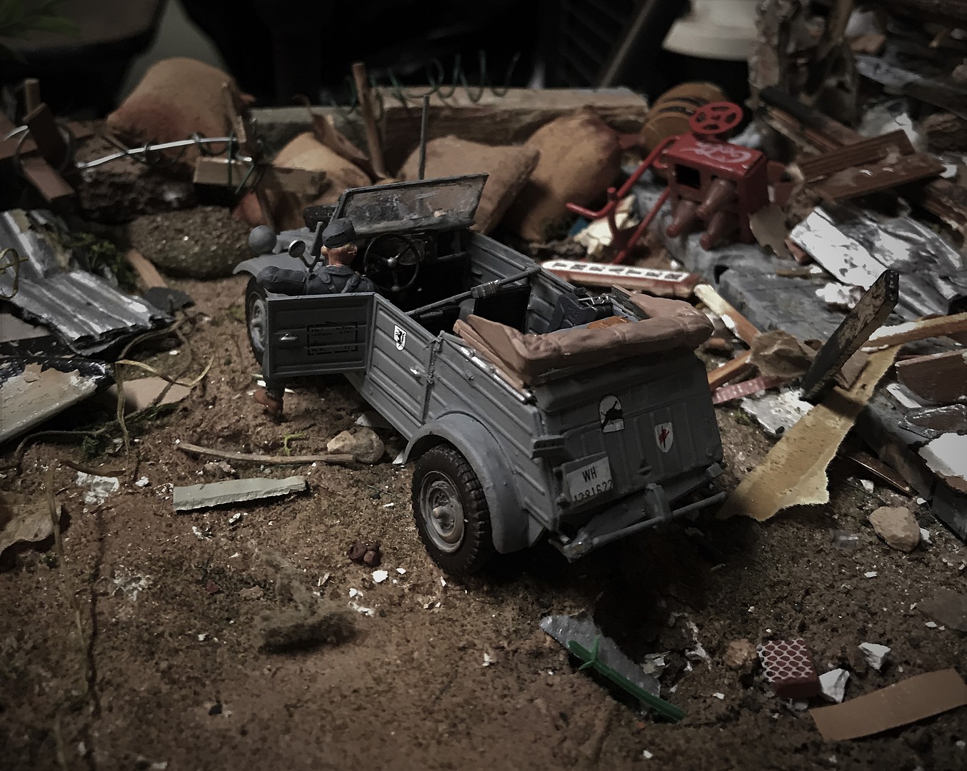 Kubelwagen Type 82 -- Plastic Model Military Vehicle Kit -- 1/35 Scale ...