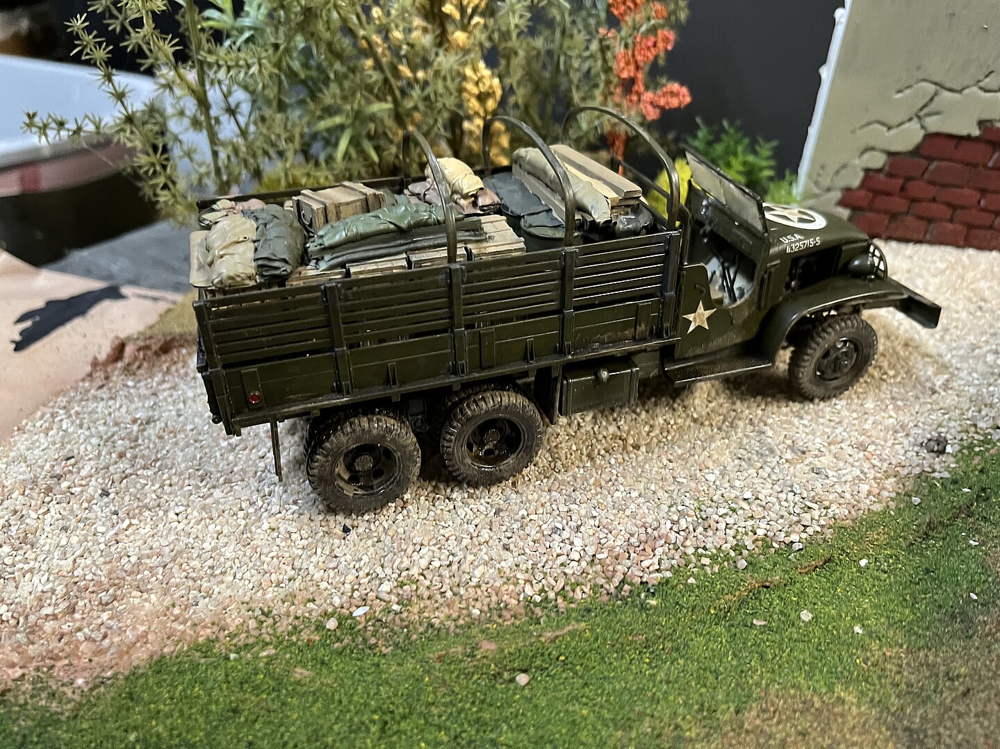 US 2.5 Ton 6x6 Cargo Truck -- Plastic Model Military Vehicle Kit -- 1/ ...