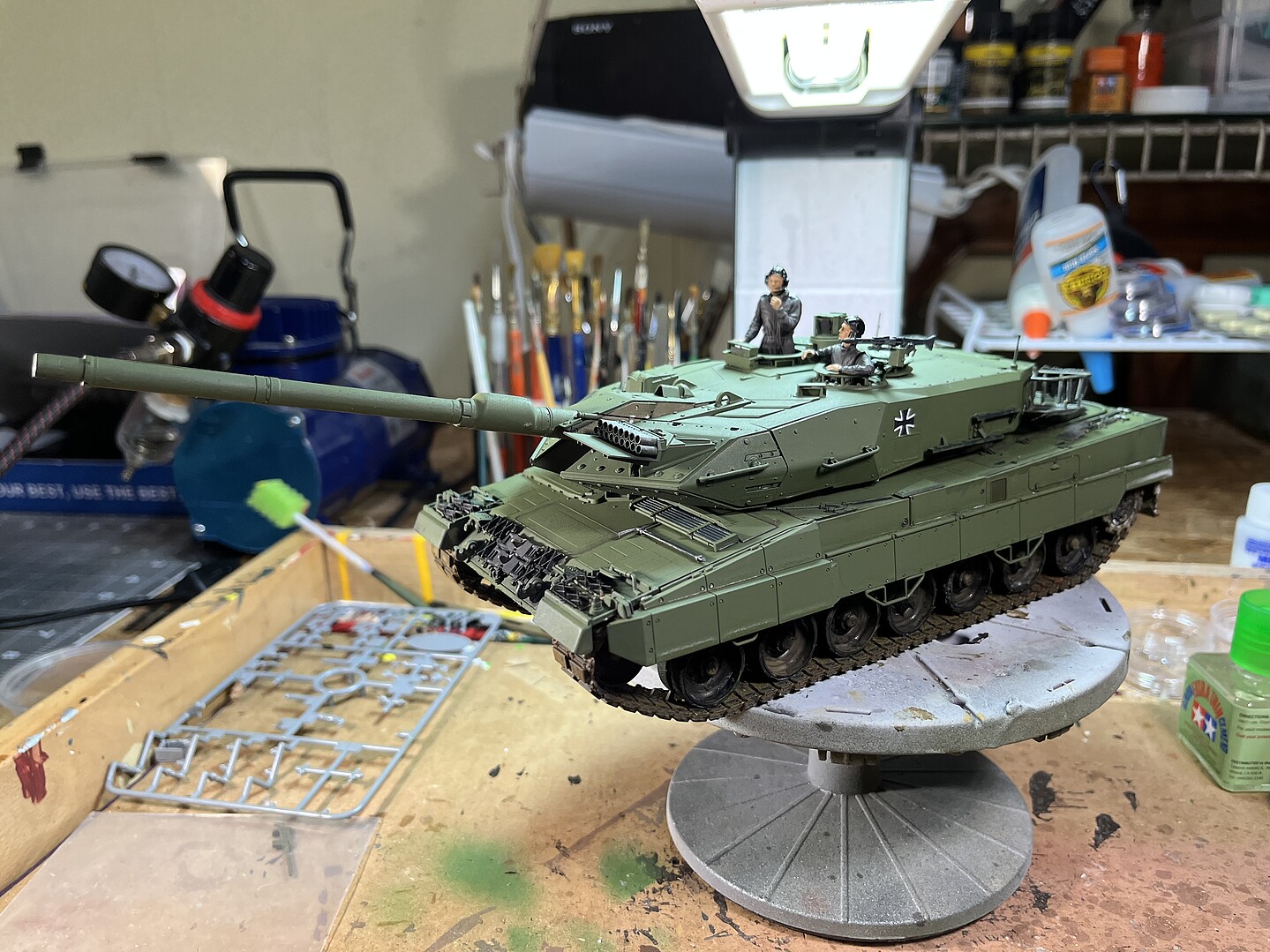 Leopard 2 A6 Main Battle Tank -- Plastic Model Military Vehicle Kit ...